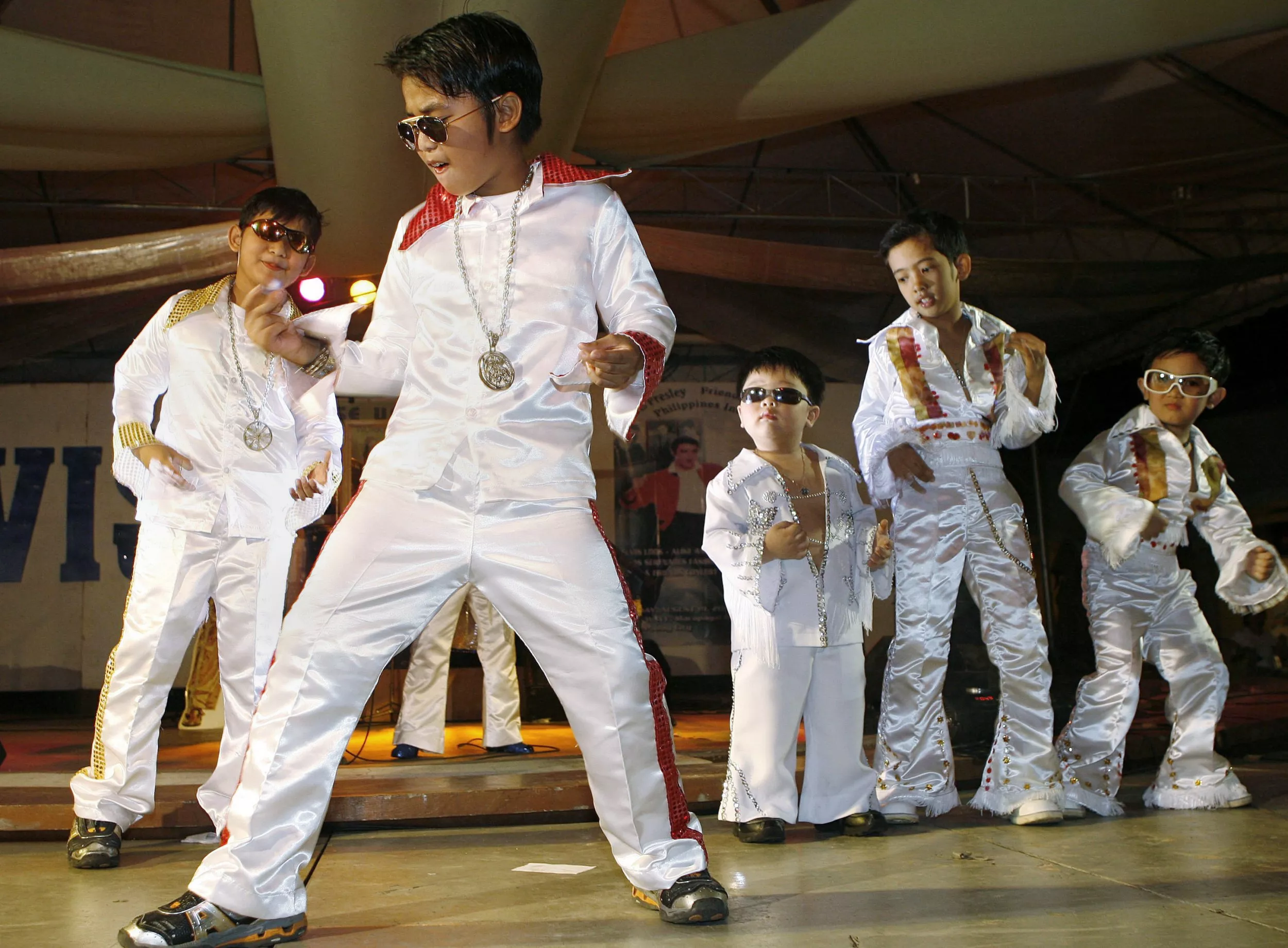 Poreotics Logo Wallpaper