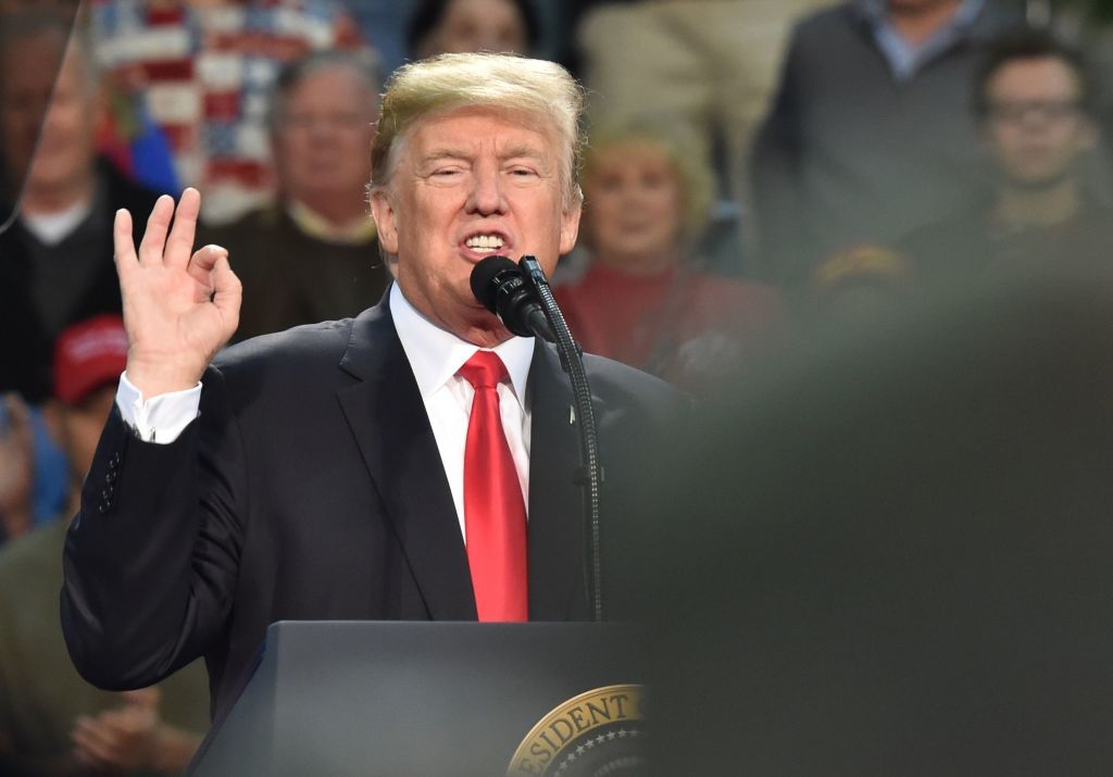 Trump Backs Moore at Florida Rally, Questions Sexual Abuse Allegation ...