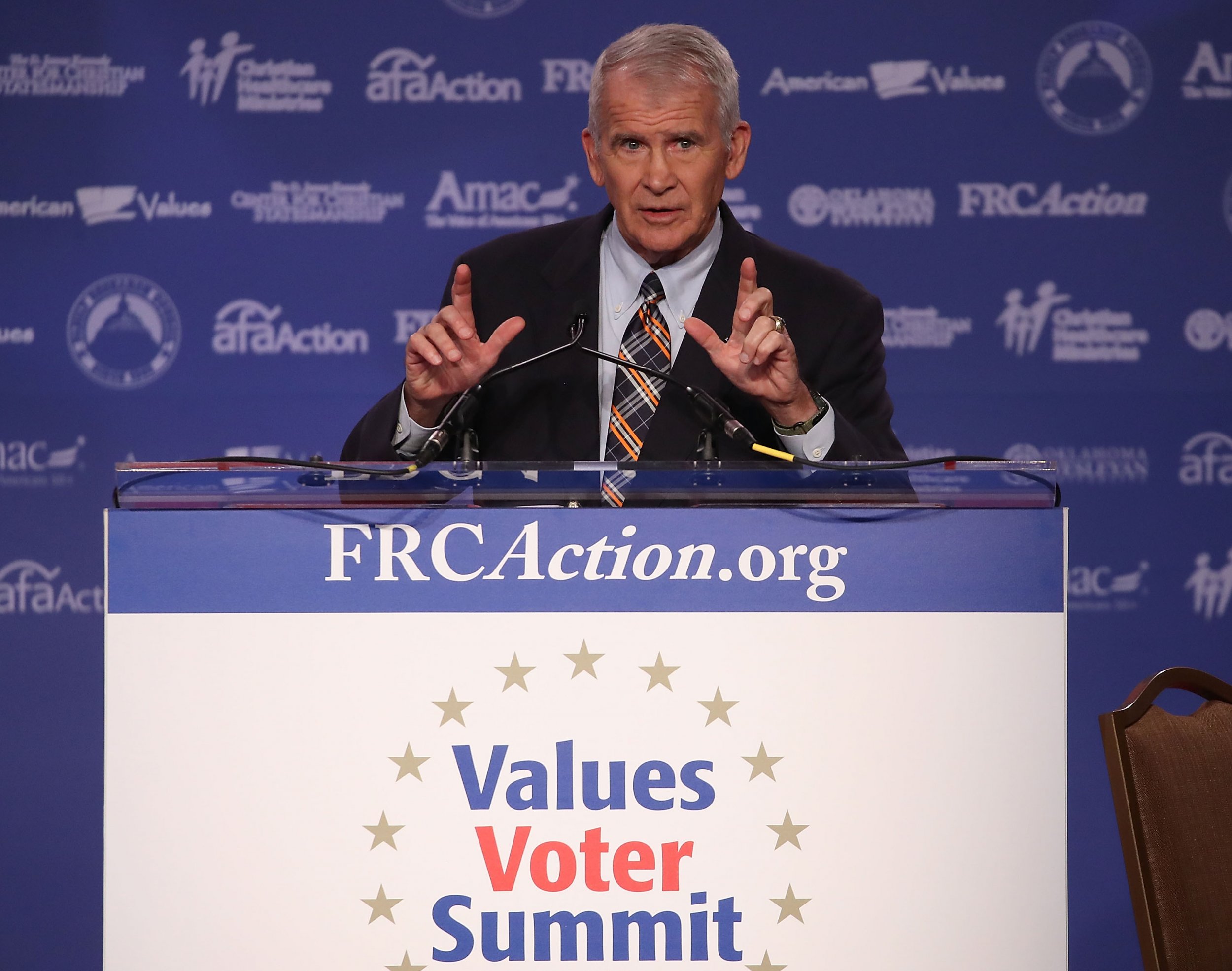 Who Is Oliver North? New NRA President Was Behind Illegal Iran-Contra ...